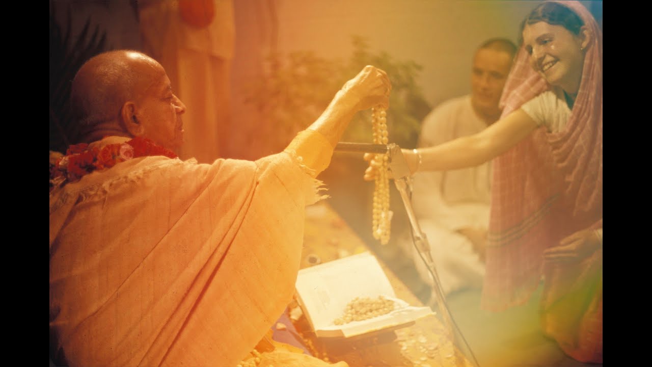She Can Become Guru - Vaishnavi Diksha Gurus in ISKCON - YouTube