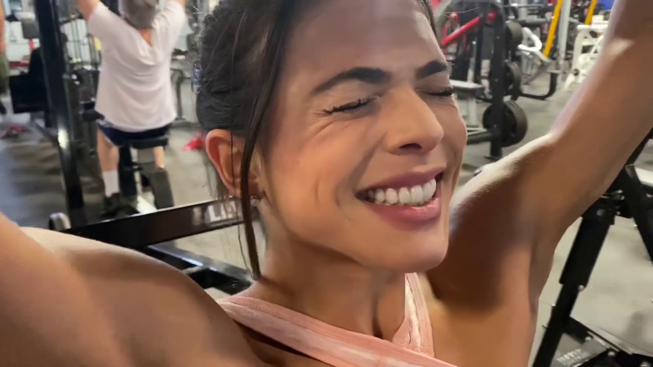 TREINO DE COSTAS CURTO E INTENSO NA BEVS GYM - ISA PECINI MISS OLYMPIA ...