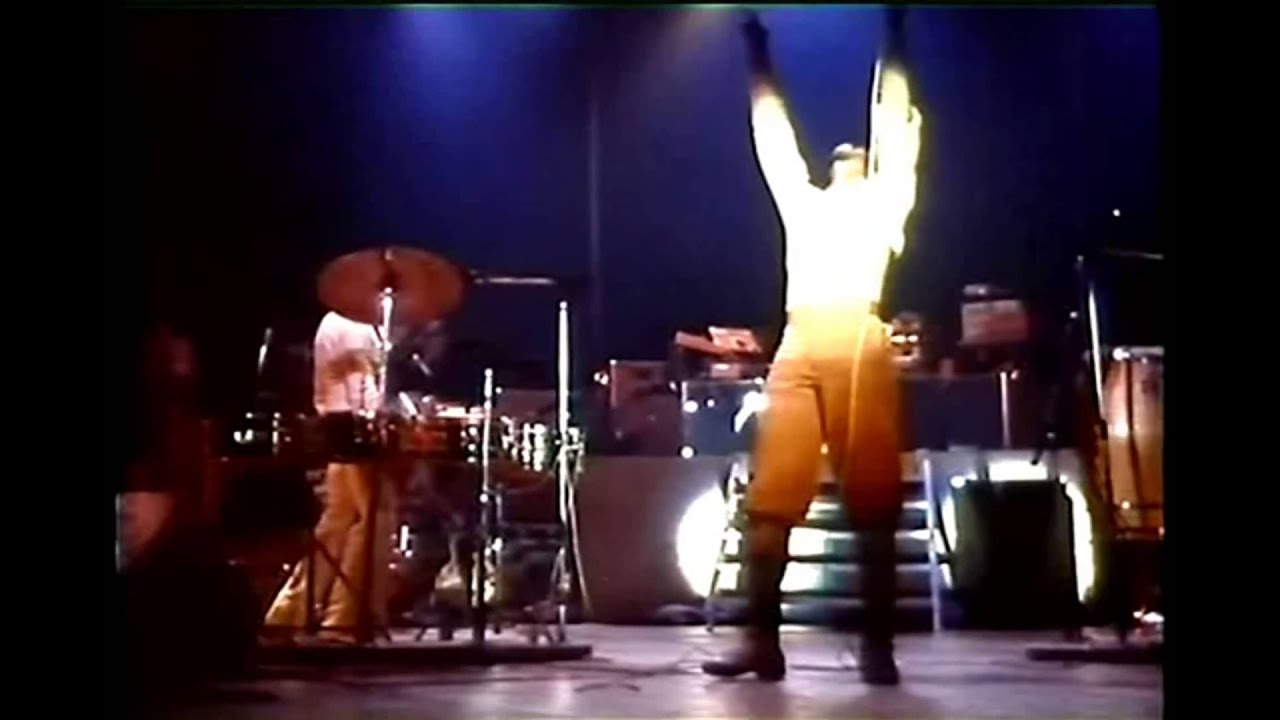 Earth, Wind & Fire - Fantasy (Live,1977) - YouTube