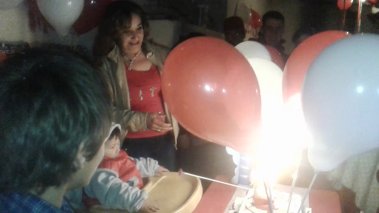 En el cumple del dilan moreno - YouTube