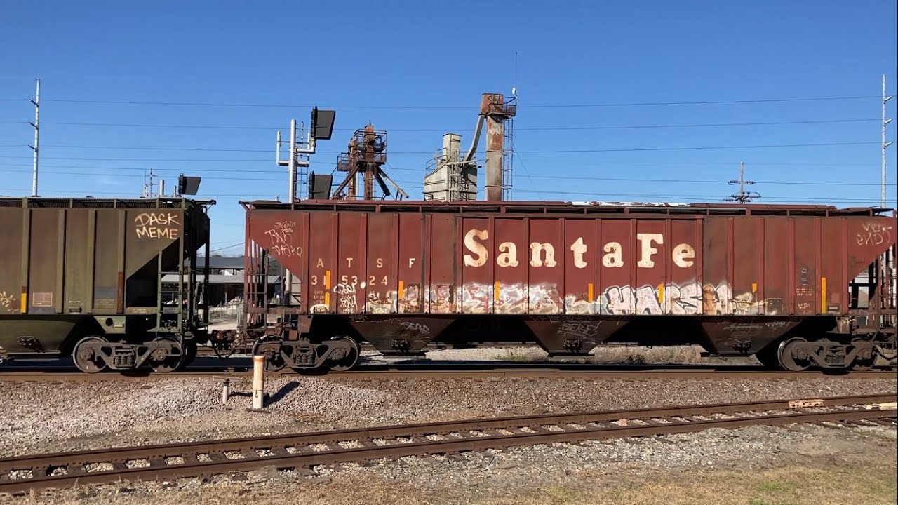 YN2 sandwich & Santa Fe covered hopper on CSX M514 through Cordele 1/4 ...