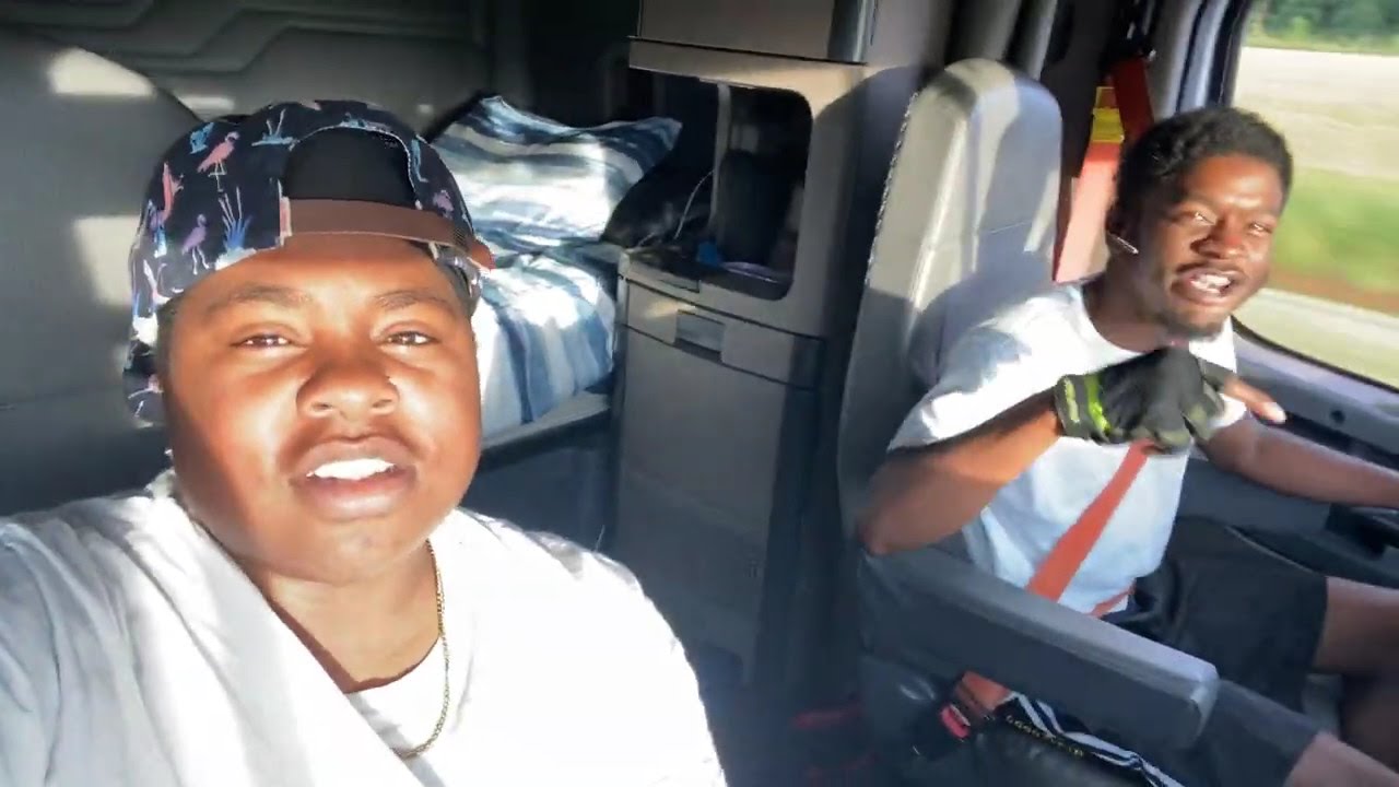 VISITING THE MOST DANGEROUS Neighborhood in Detroit Michigan - YouTube