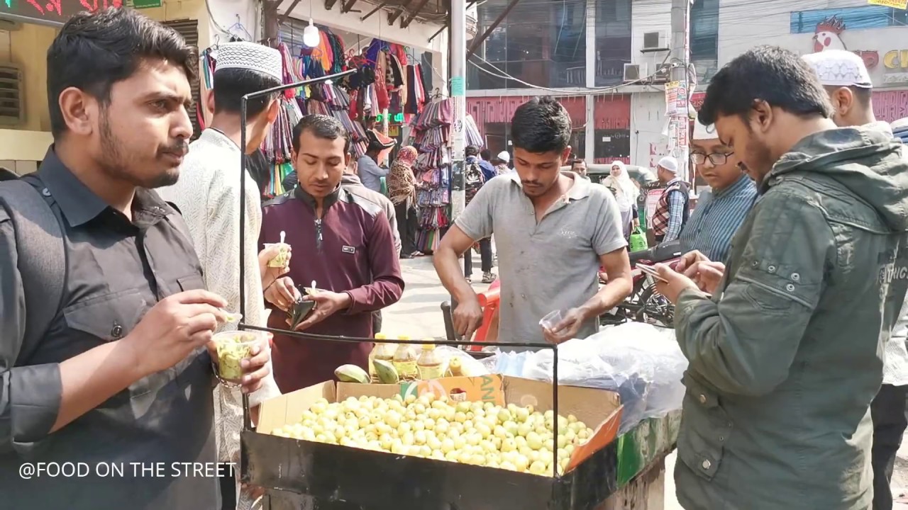 Green boroi vorta recipe making by a young man || Spicy Mix Kacha kola ...