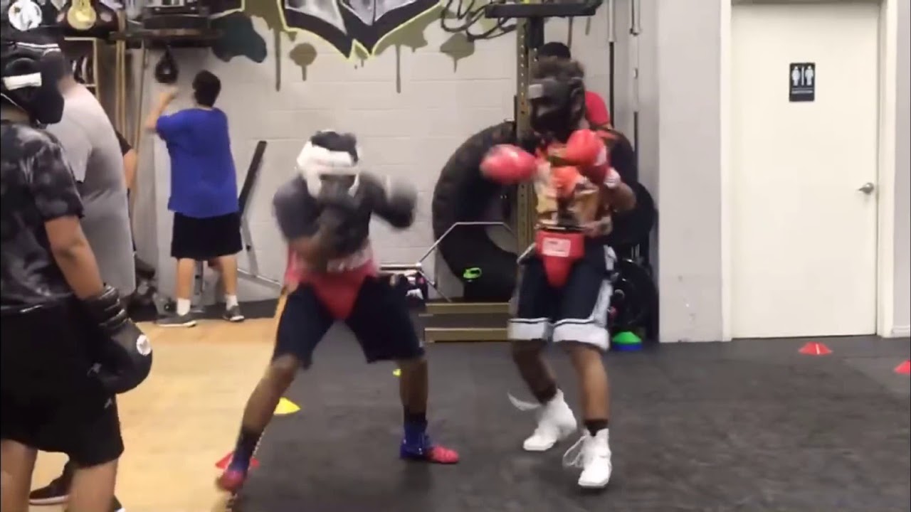 Chase Stanley sparring with teammate Julian - YouTube
