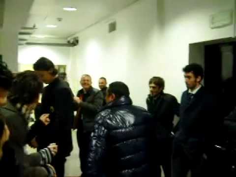 YouTube - Milan_ Ibrahimovic prende a sberle Mino Raiola