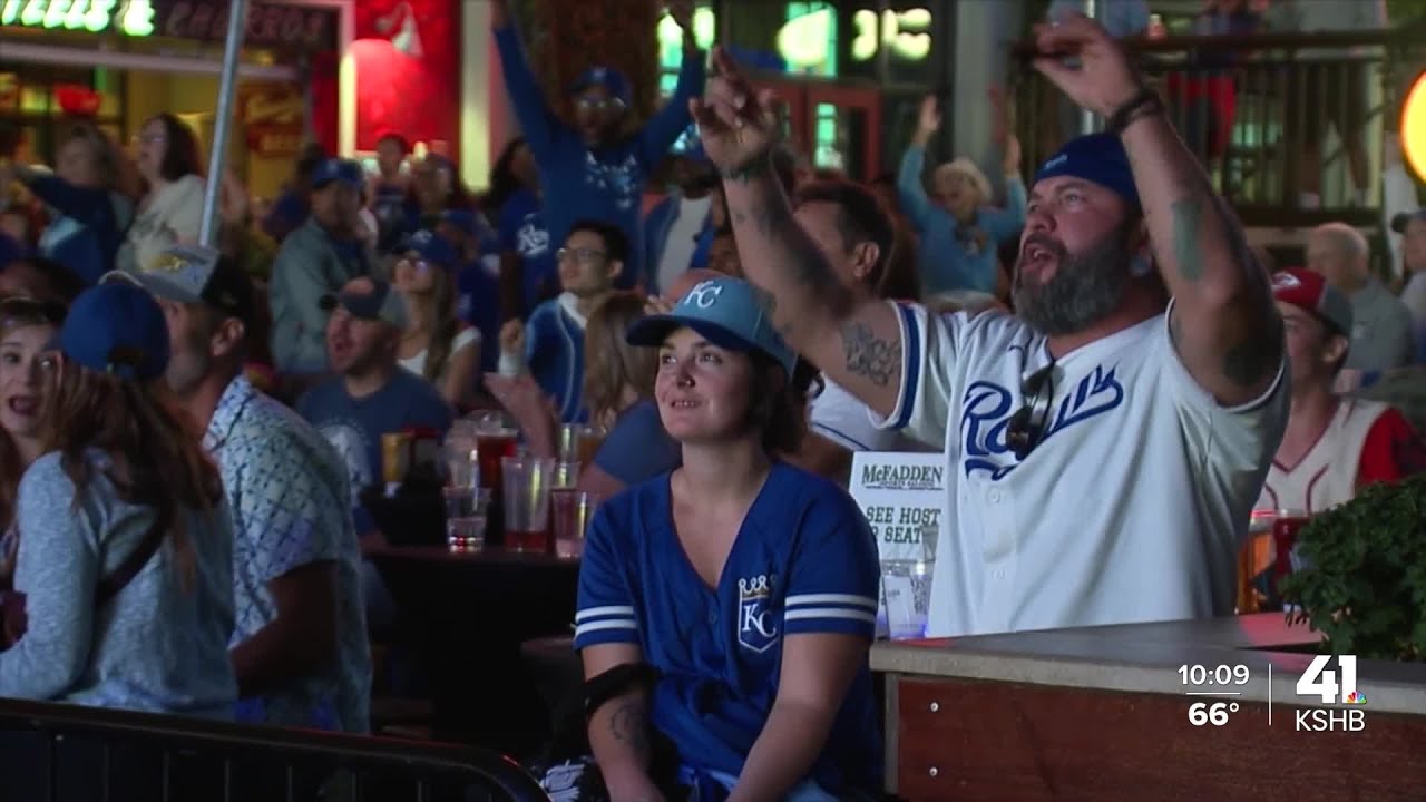 Royals fans keeping their heads high after their team lost ALDS Game 3 ...