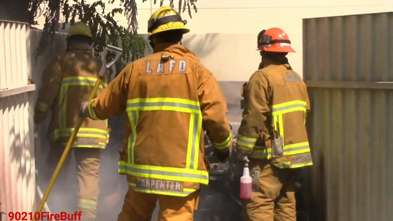 LAFD Engine 90 & Civilian Put Out Rubbish Fire in Van Nuys - YouTube
