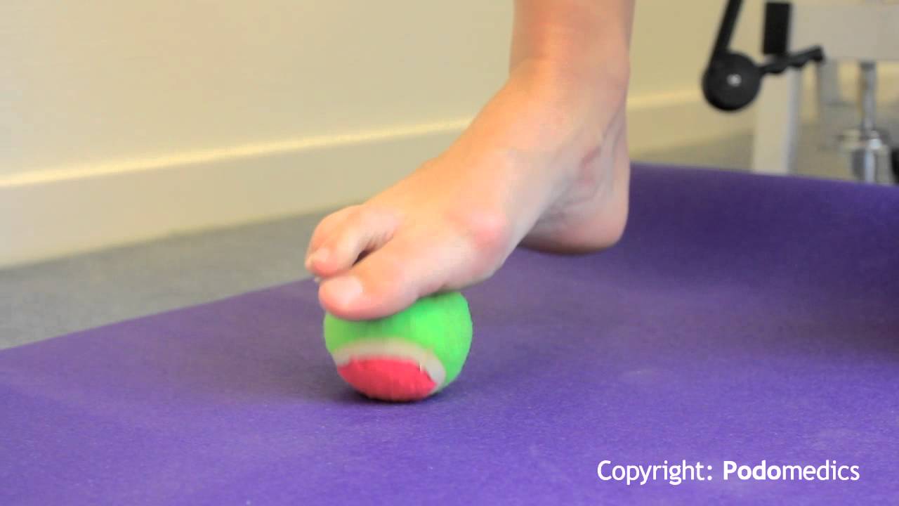 Oefening 4f. Peesplaat massage met tennisbal - YouTube