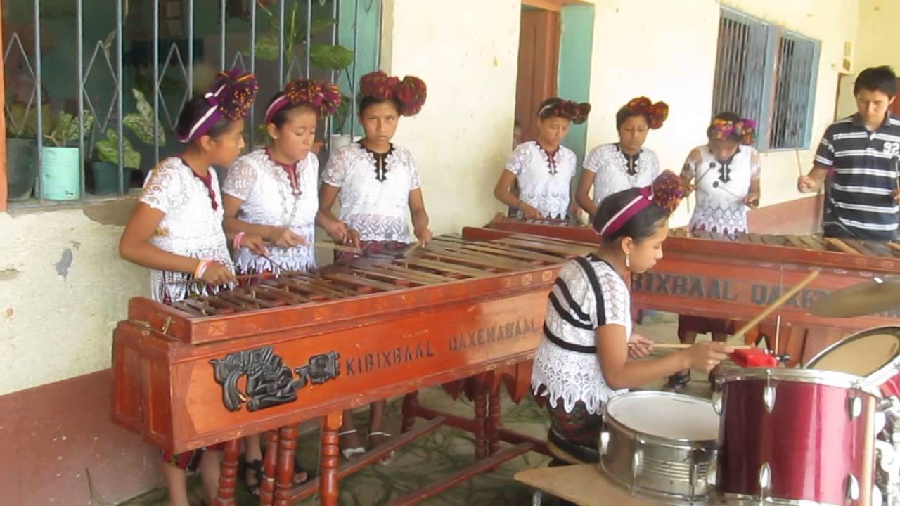Estudiantes de Marimba Rio Blanco - YouTube