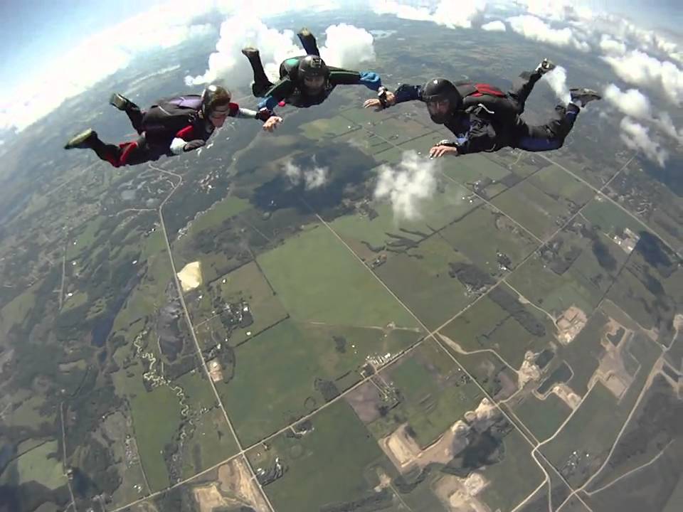 4 way skydive - YouTube
