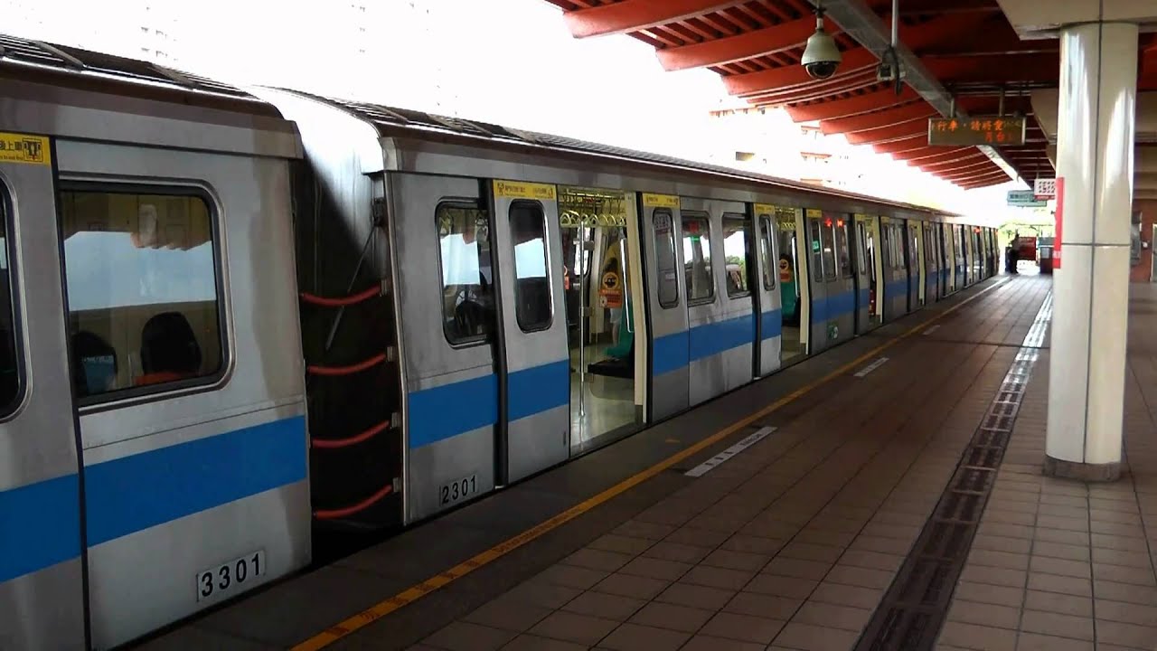 [HD] The Danshui Line (Red) train of metro Taipei depart the Danshui ...