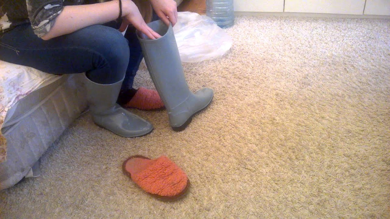 First wearing of new girls blue Sandra wellington boots - YouTube