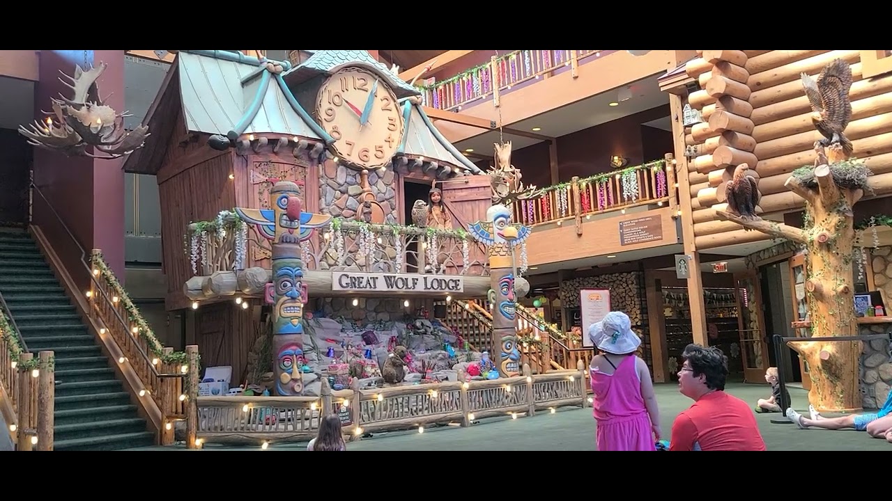 The Great Clock Tower Show - Great Wolf Lodge; Wisconsin Dells ...