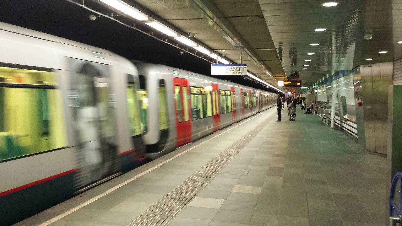 RET Metro 4*Type B (3x Revisie+Reclame) buiten dienst door station ...