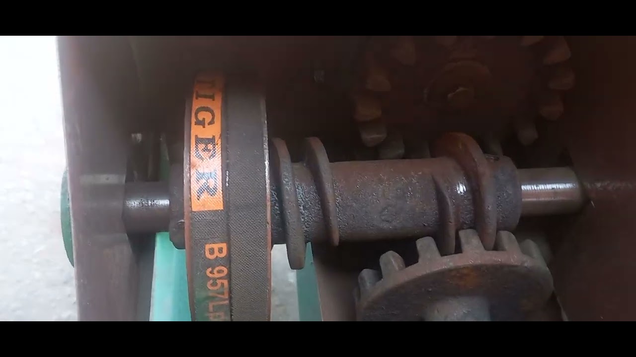 Wheel cover chaff cutter machine 83079 11005 - YouTube