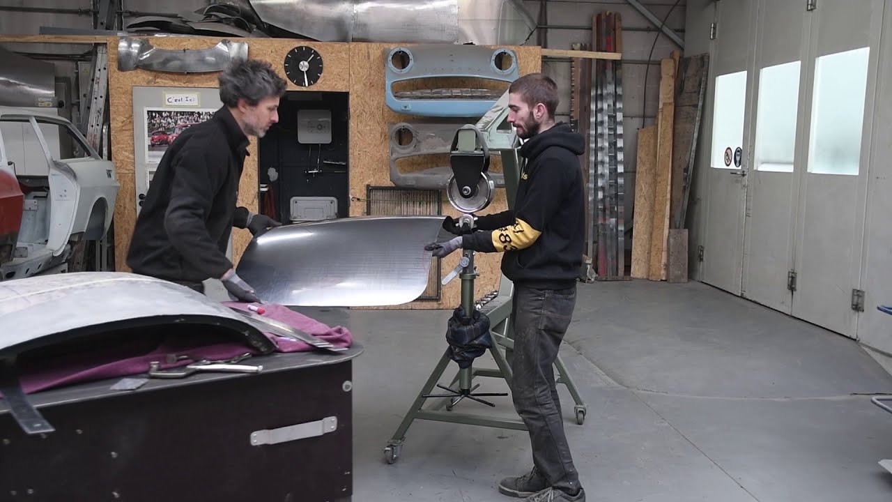 Jaguar XK120: Making of a Boot Lid Skin. Fabrication d'un panneau de ...