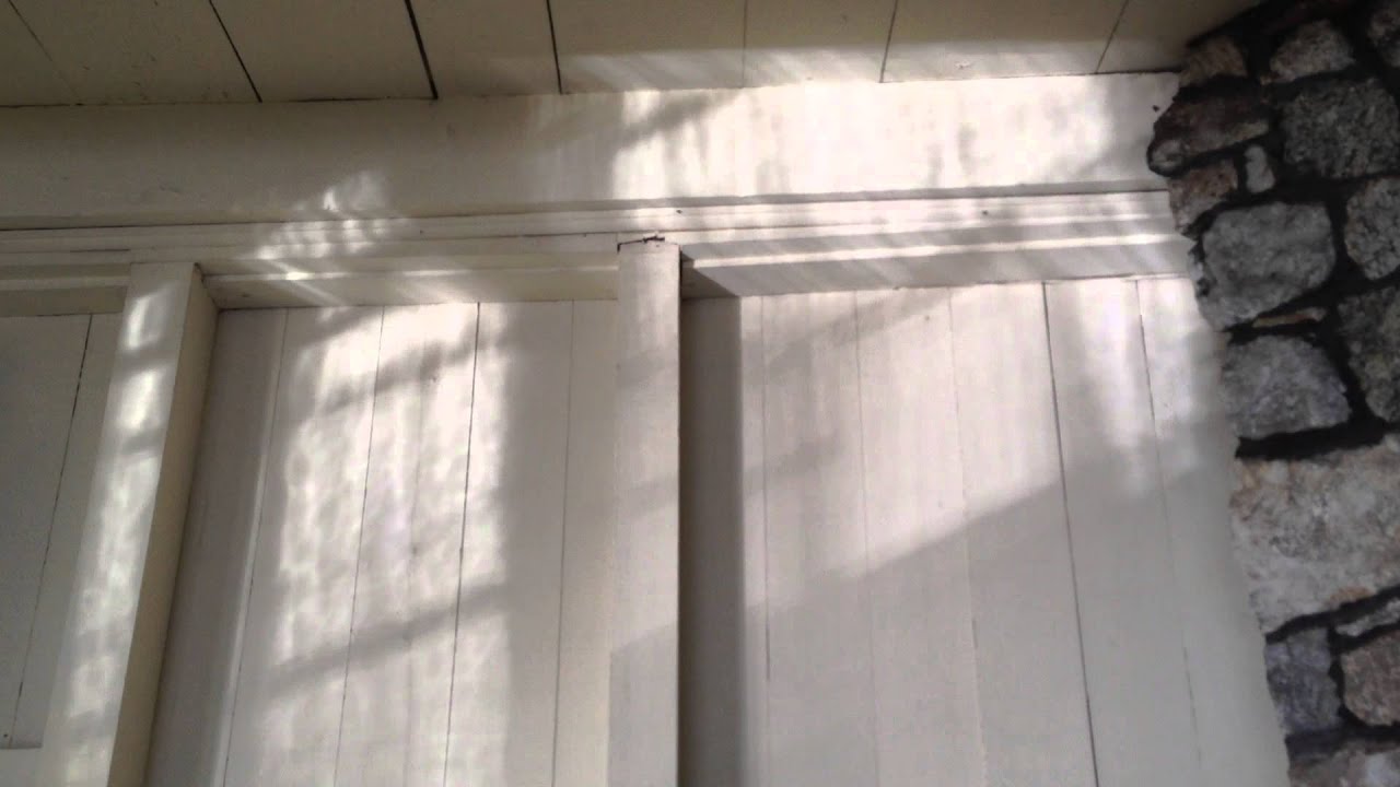 Light reflecting off the water on the wall - YouTube