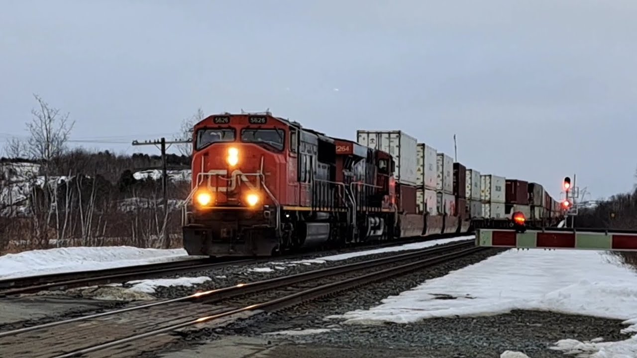 FIRST CN SD75I EVER BUILT WITH RARE K3LB! CN 5626 Leads Intermodal ...