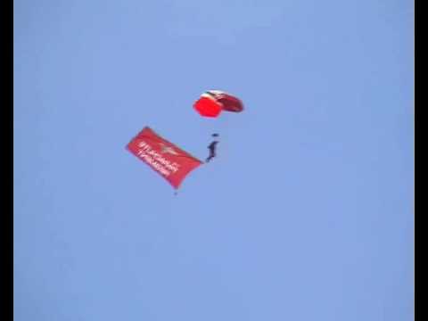 Parachute Regiment Red Devils Parachute Display British GP 2010 - YouTube