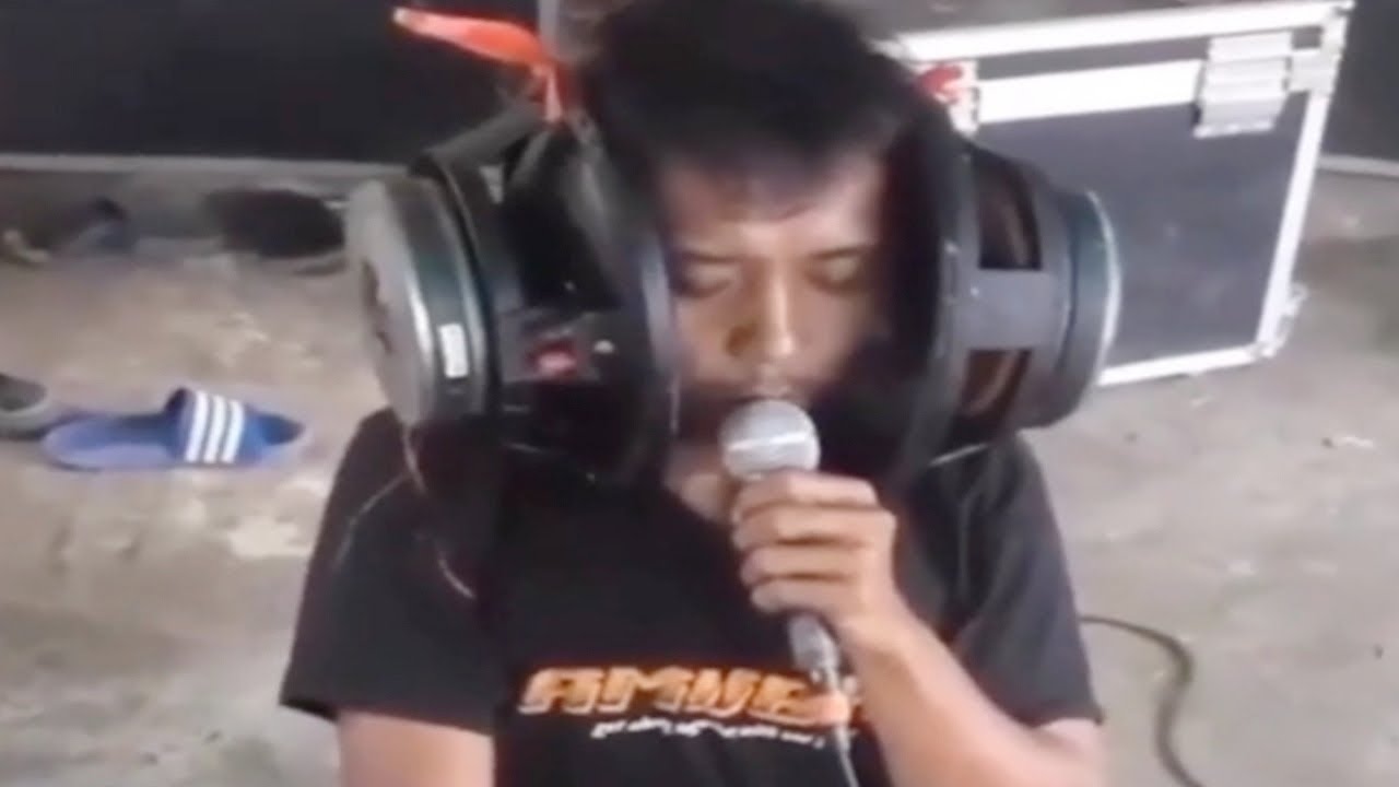 meme absurd yang saya temukan ketika make headset badag - YouTube