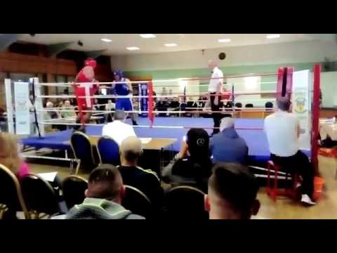 John Breen amateur boxing gym sean Breen (red) vs Belfast met Niall ...