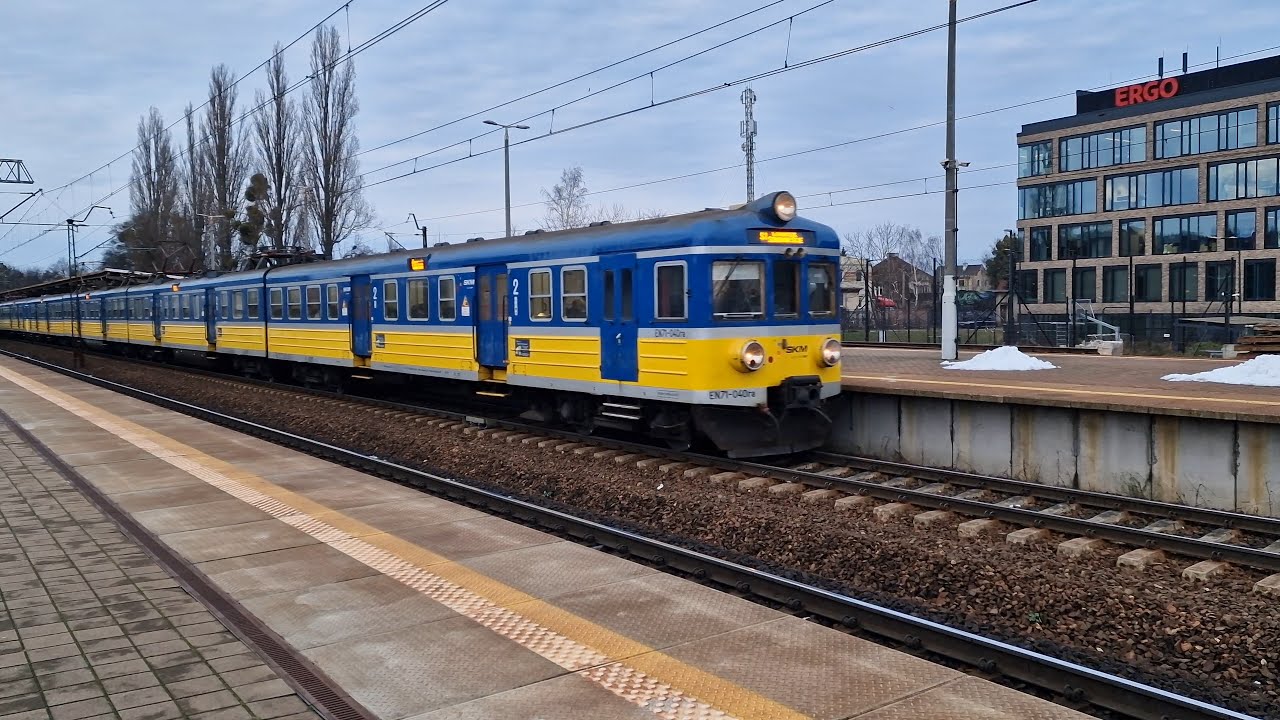 EN57-969 + EN71-040 SKM Trójmiasto - YouTube