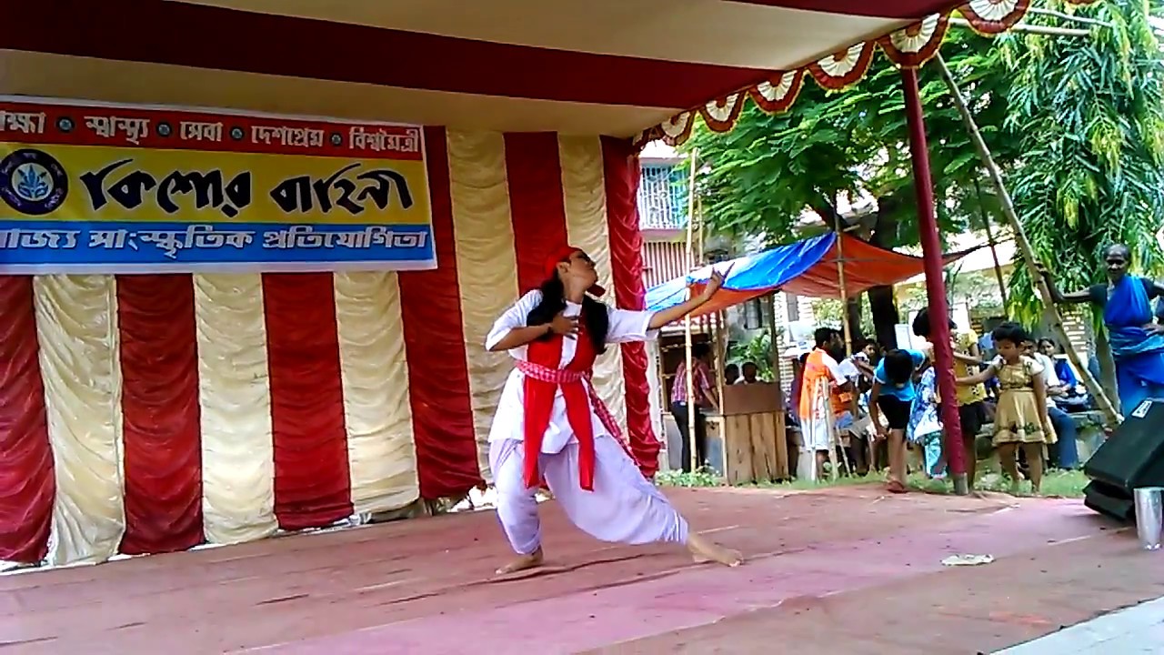 Abak Prithibi Abak Korle Tumi |Adhunik Song | Deblina Dutta - YouTube