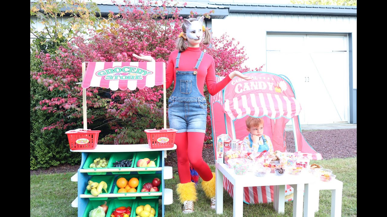 Kiki and Riki play candy shop, fruit and vegetable stand. Educational ...