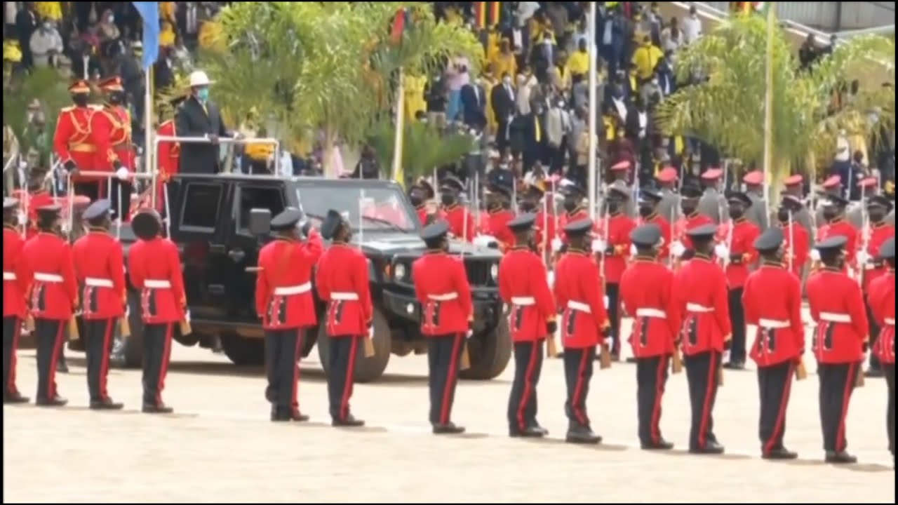 Uganda's inaugural parade salute President Museveni Yoweri kaguta - YouTube
