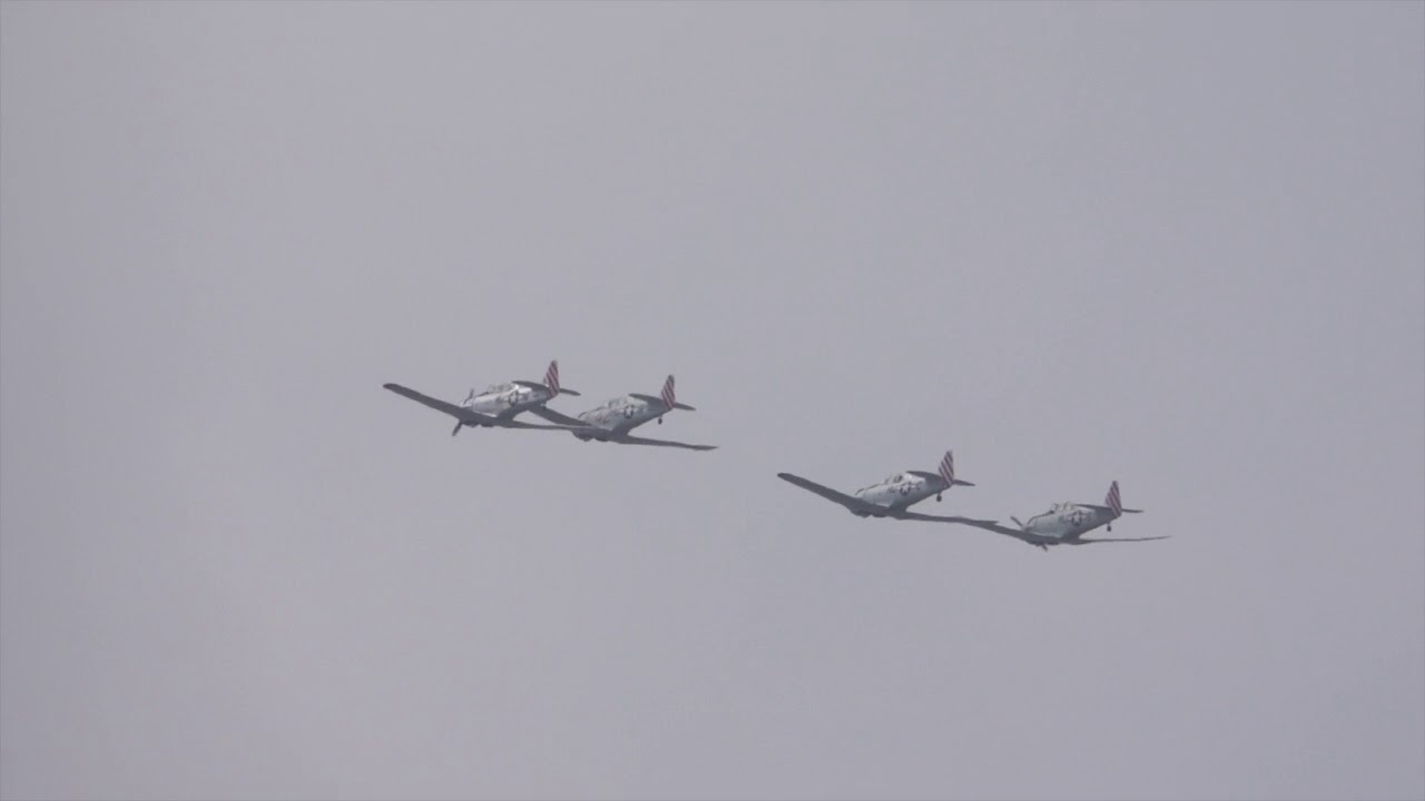 P35 Prop Planes In Formation Over Los Angeles. - YouTube