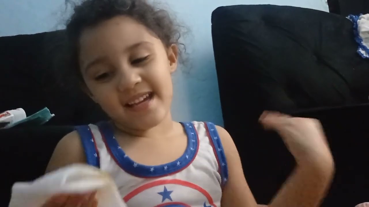 Helô trocou a fralda do irmãozinho pela primeira vez!! #maternidade ...