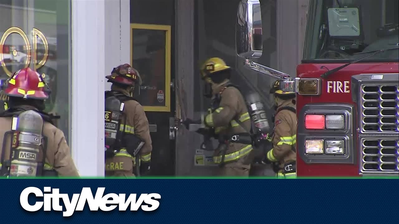 Fire in downtown Calgary building Saturday afternoon - YouTube