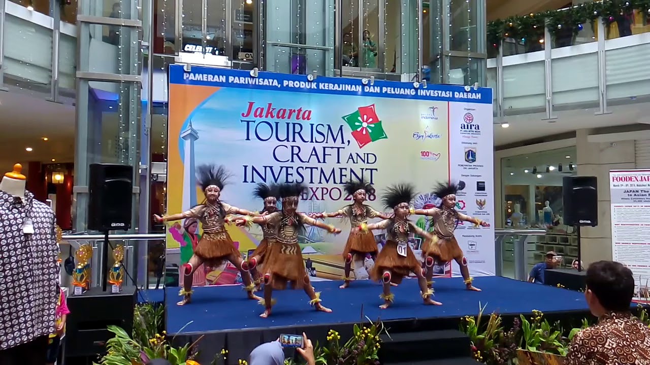 Tari papua pangkur sagu - YouTube