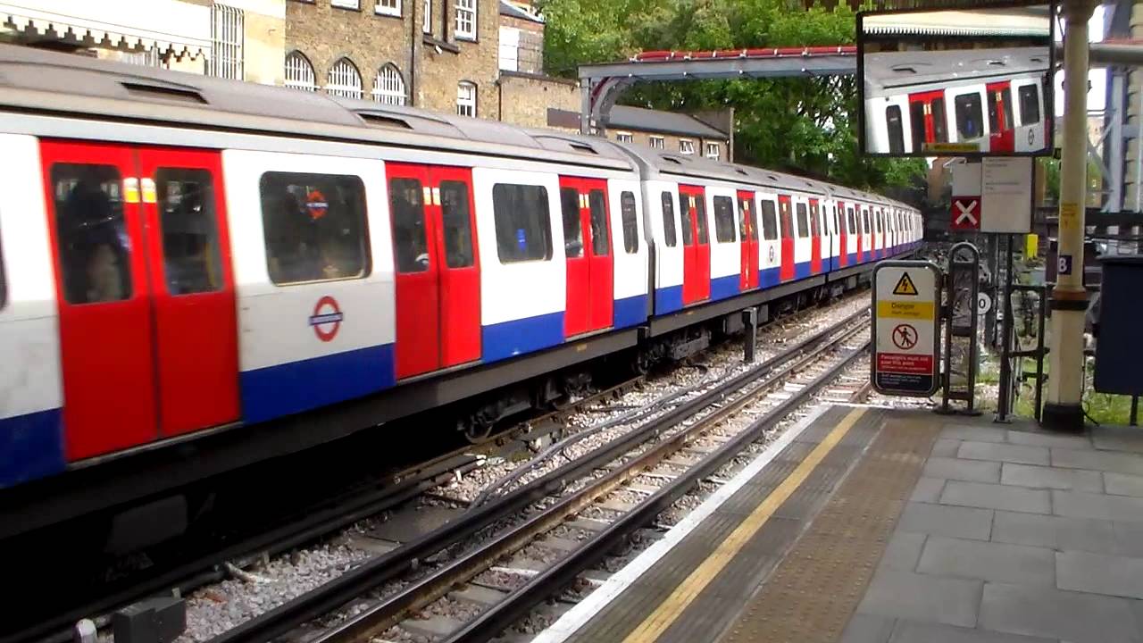 C69 stock 5516 at High Street Kensington - YouTube