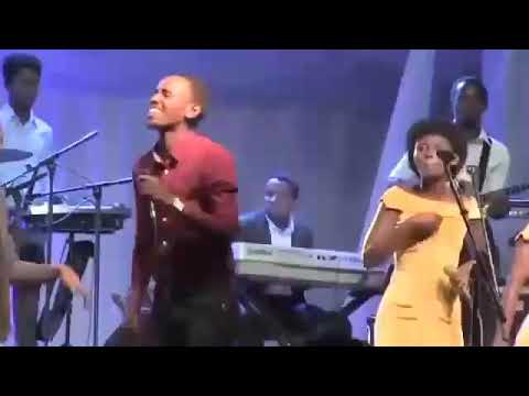 HUMURA WOWE URUSHYE.(kinyarwanda gisoel lyrics).