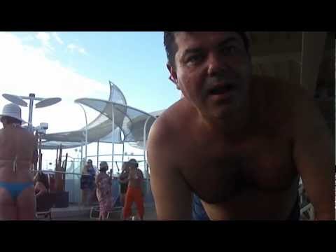 saindo da piscina do navio