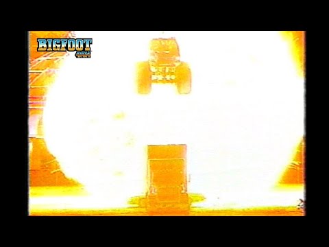 BIGFOOT® #14 and Dan Runte Jump Tractor Trailer in Las Vegas - BIGFOOT ...