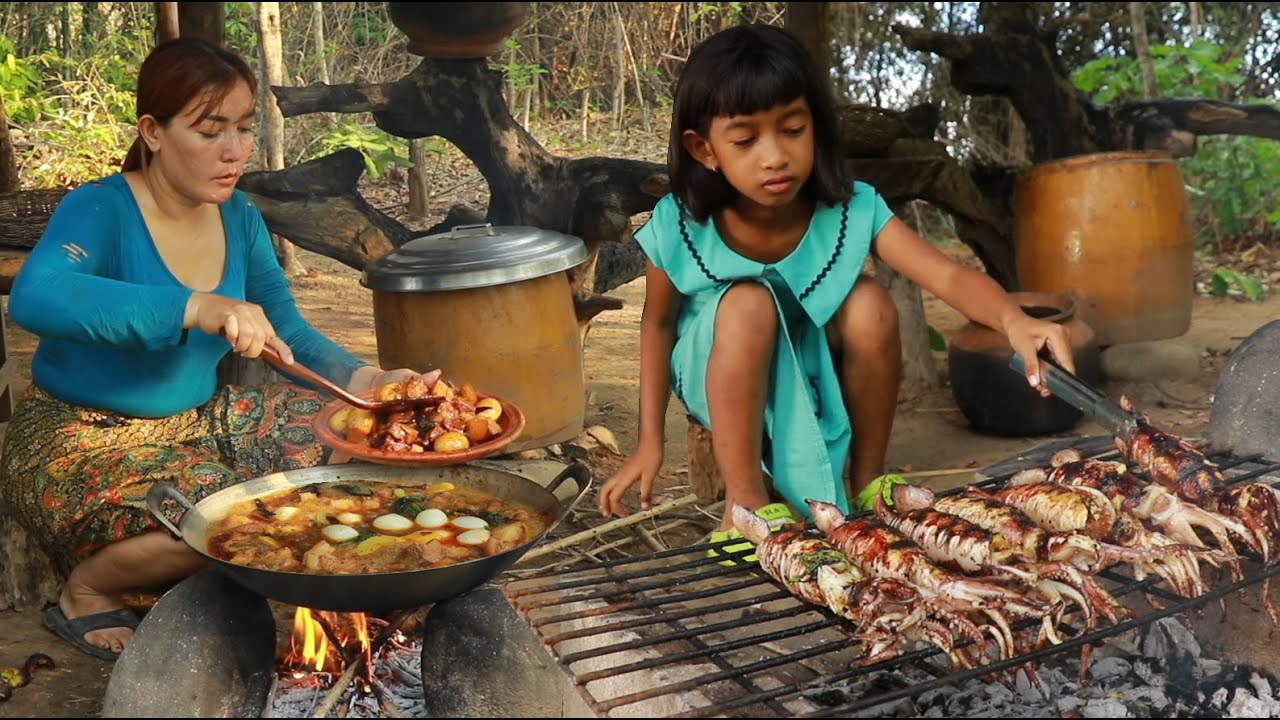 Mother cooking pork braised spicy with duck egg so tasty- Grilled squid ...