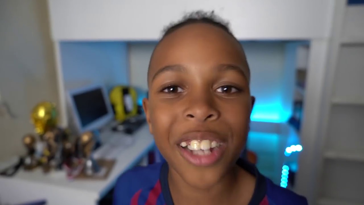 Tekkerz kid! SNEAKING INTO MY BIG BROTHERS BEDROOM!! I Deleted His ...