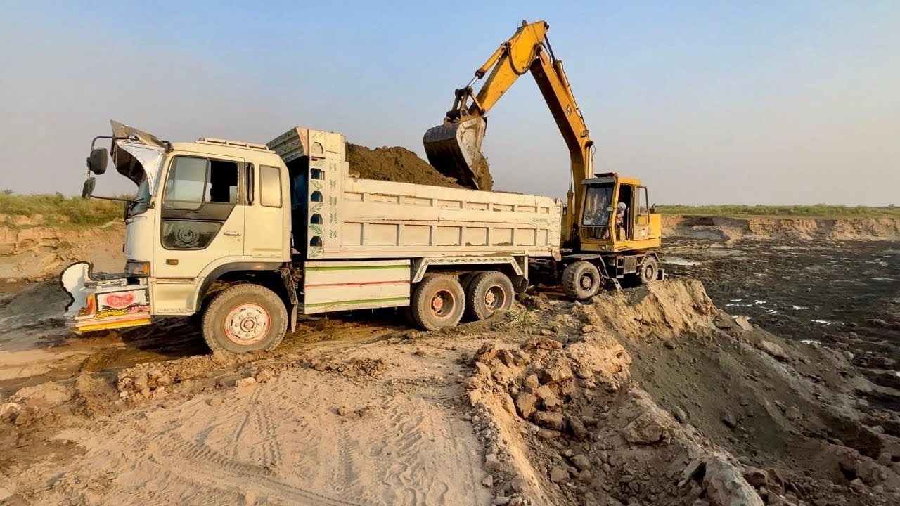 John Deere 595 Excavator Loading Dump Truck And Operator View - YouTube