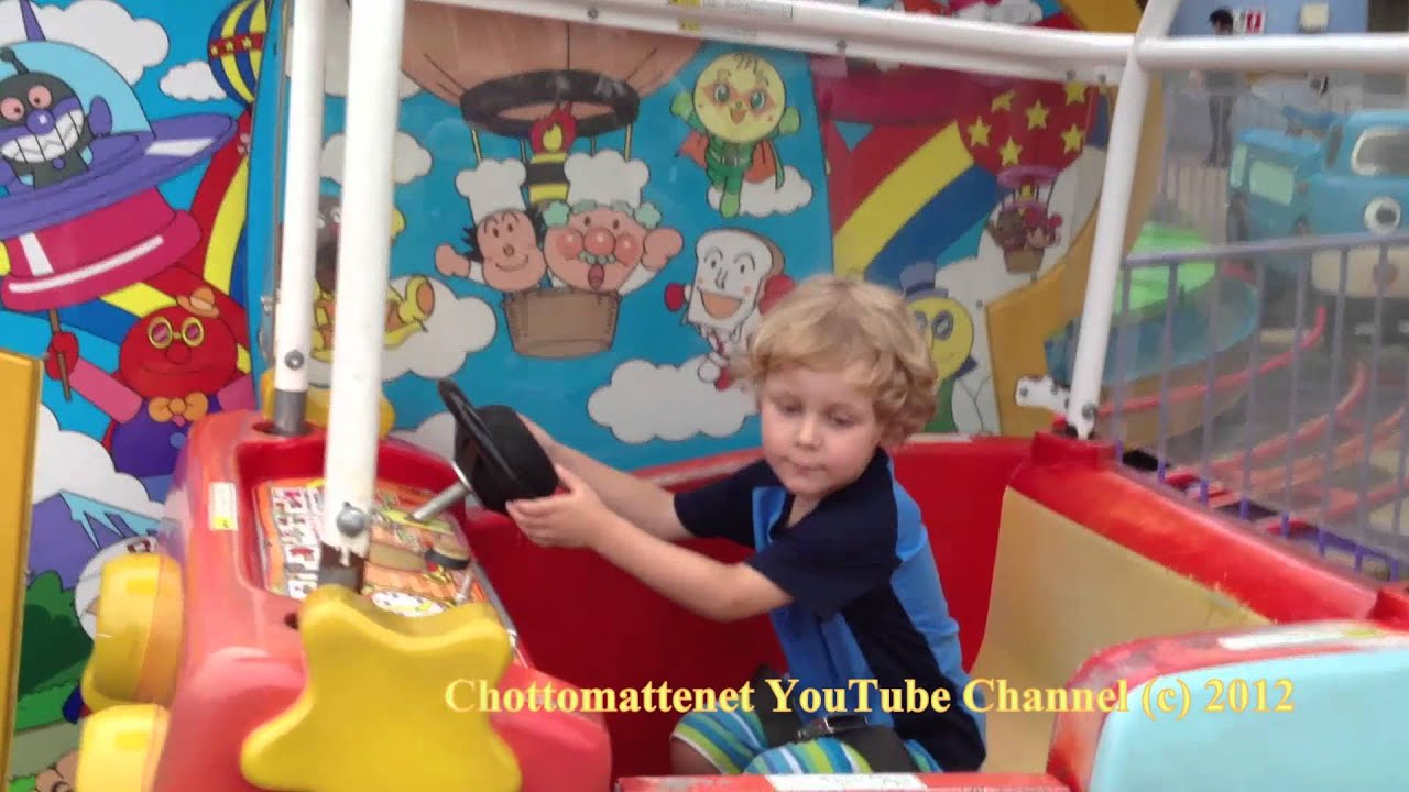 アンパンマンバ空飛ぶ車を運転 (Anpanman flying Car) - YouTube