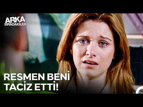 Bu Öğretmenin Dediğiniz Adam Beni Zorla Öptü! - Arka Sıradakiler