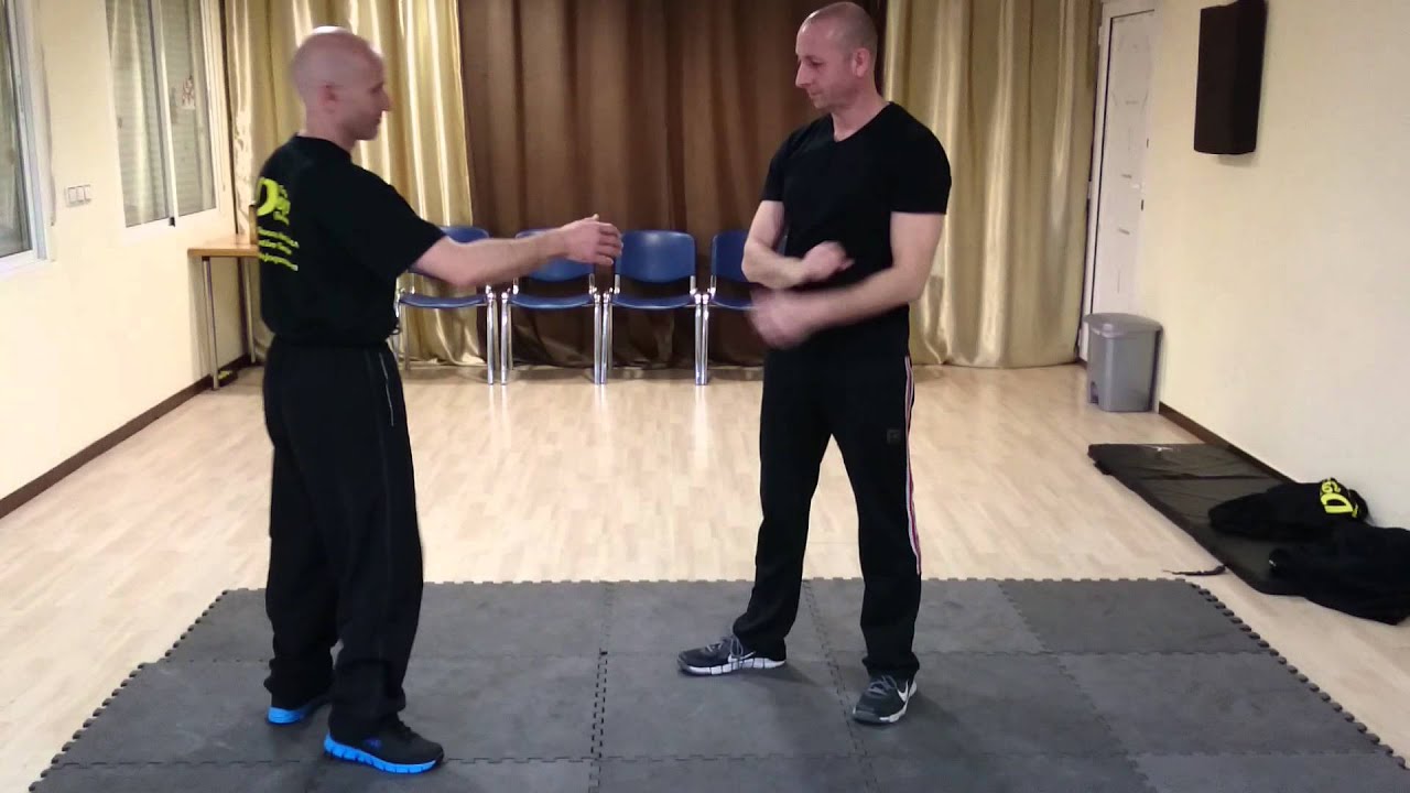 Karate - Example defence against wrist grab - YouTube