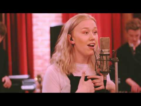 Hilda - Smashing Hearts (Live Studio)