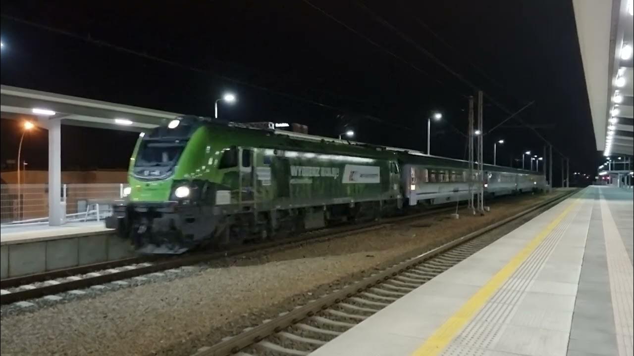 EU160-015 + IC GÓRSKI z Rzeszowa Gł. do Szczecina Gł., mija stację Rzeszów Zachodni 10.02.2022 ...