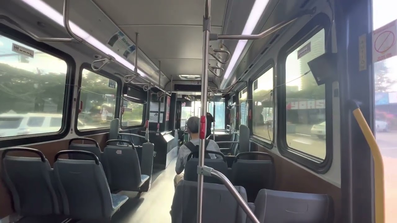 Honolulu Bus #950 Route U1 - YouTube