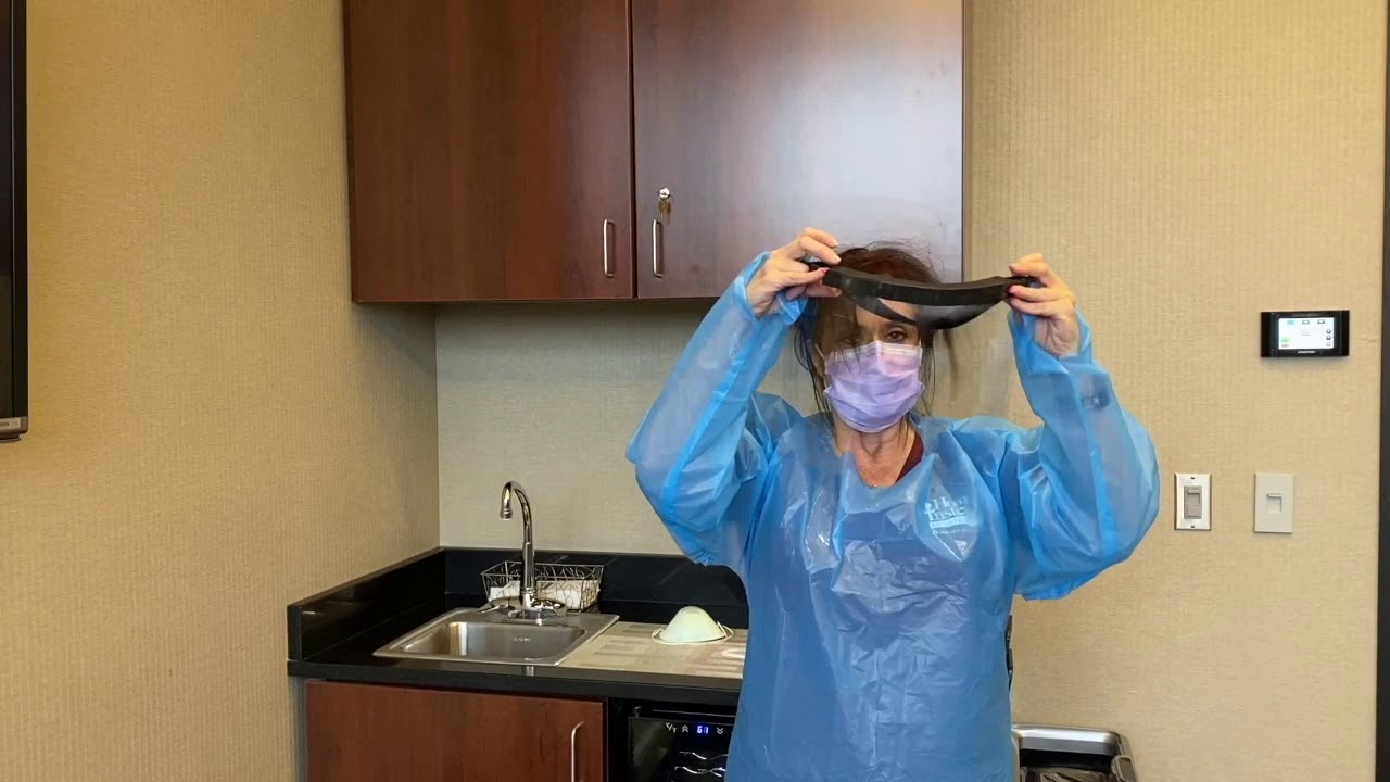 Taking off and putting on PPE correctly - YouTube