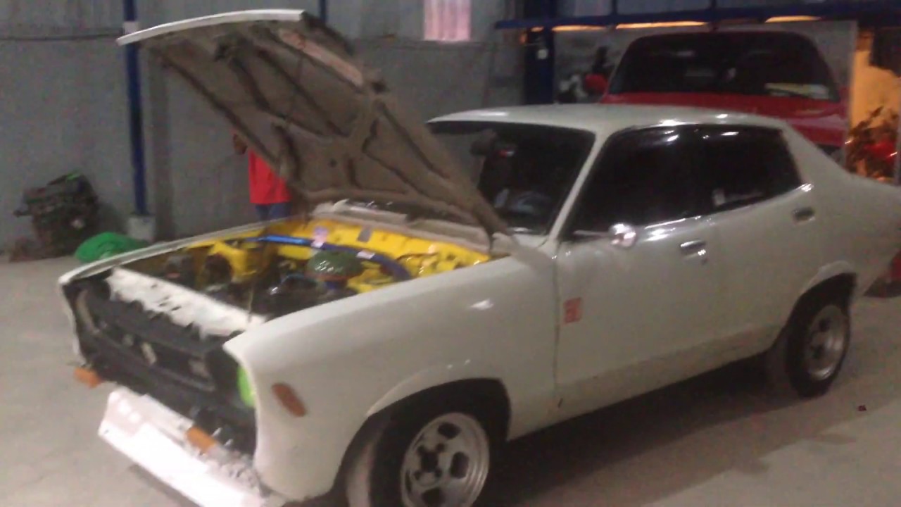 Nissan Sunny B211 - YouTube