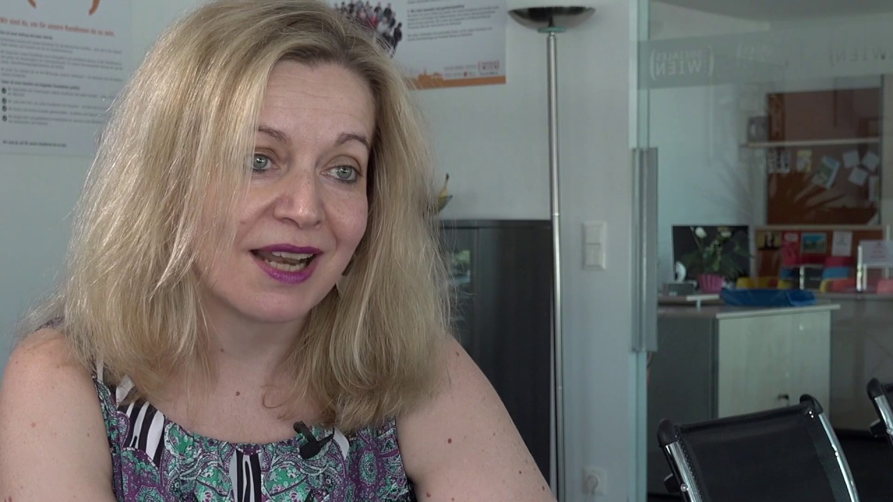 Drei Fragen an FSW-Geschäftsführerin Anita Bauer - YouTube