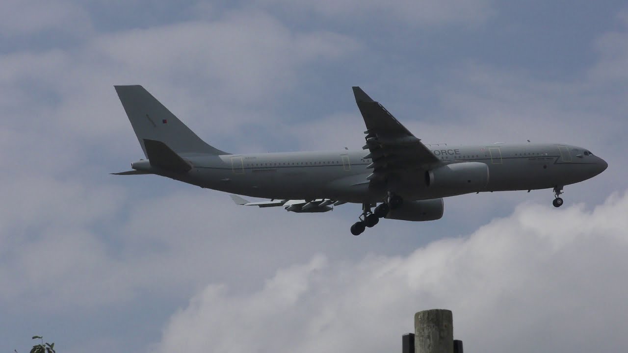 Boris Johnsons New UK Brexit Jet RAF Voyager ZZ336 lands Cambridge ...